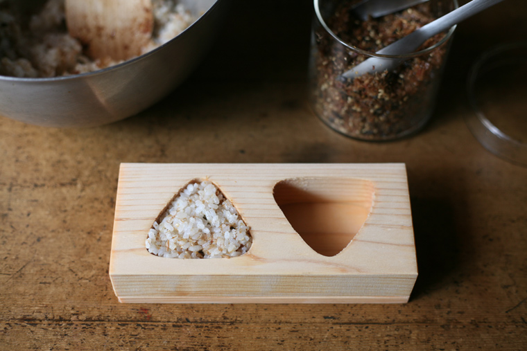 Yamaichi - Triangular Onigiri Mold from Japan | Shokunin.com